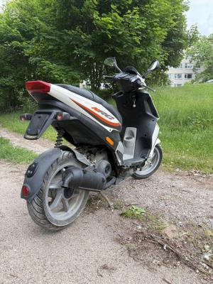 Белый Piaggio NRG 2007 в Вильнюс, объемом двигателя 49.00 л и пробегом 11 тыс. км за 700 €, фото 4 на AUTOMOTO.COM.LV