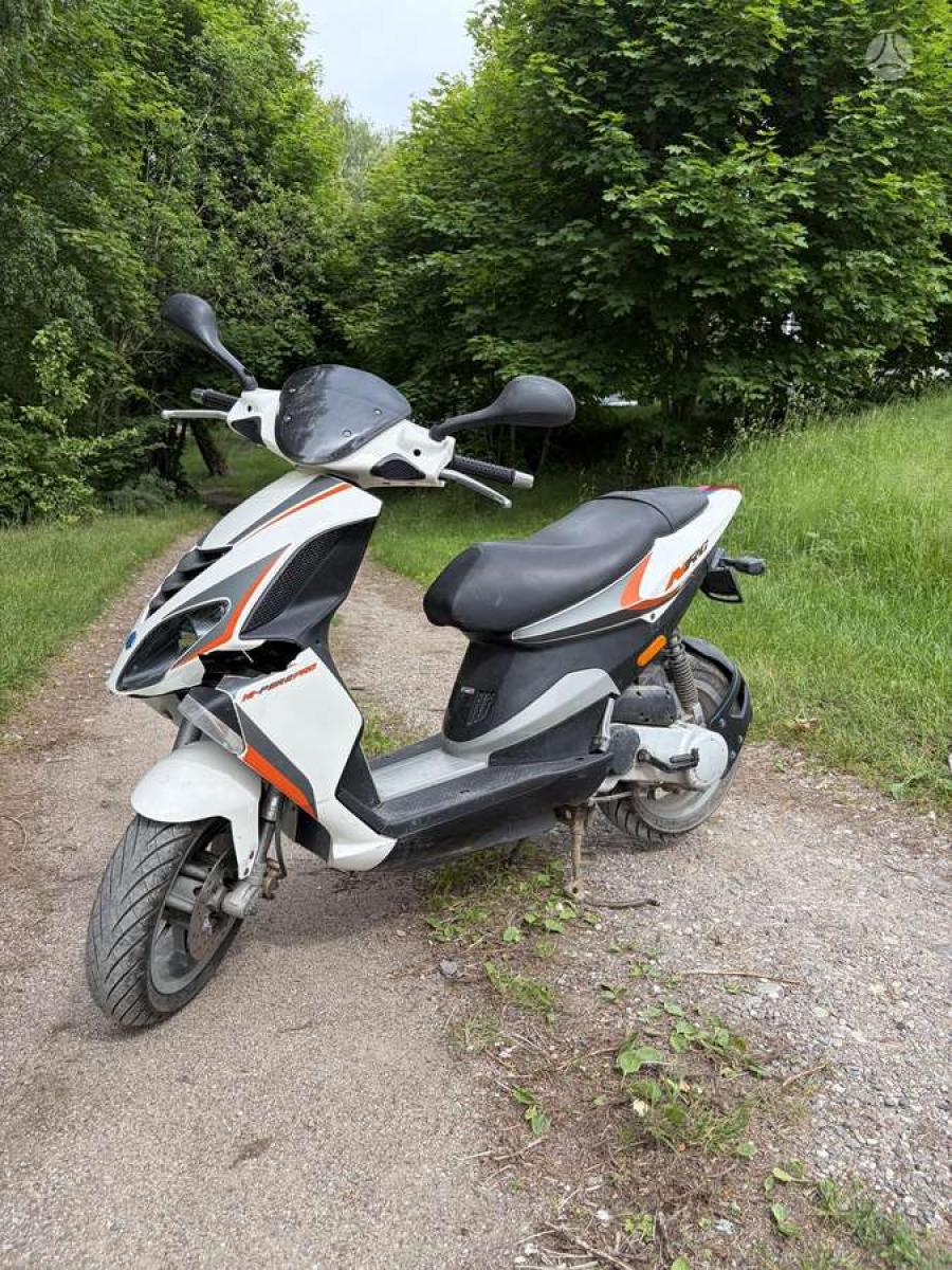 Белый Piaggio NRG 2007 в Вильнюс, объемом двигателя 49.00 л и пробегом 11 тыс. км за 700 €, фото 5 на AUTOMOTO.COM.LV