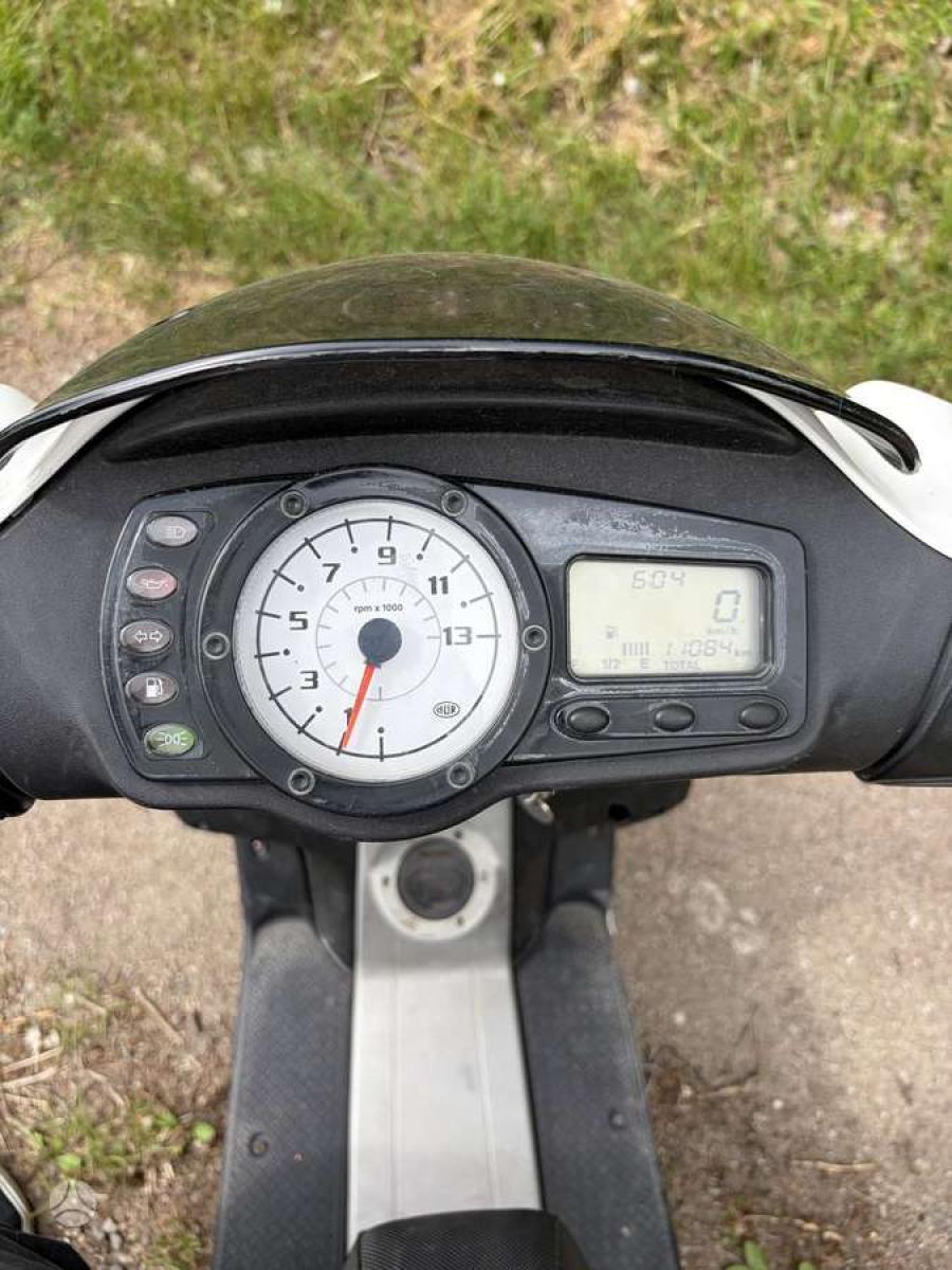 Белый Piaggio NRG 2007 в Вильнюс, объемом двигателя 49.00 л и пробегом 11 тыс. км за 700 €, фото 9 на AUTOMOTO.COM.LV