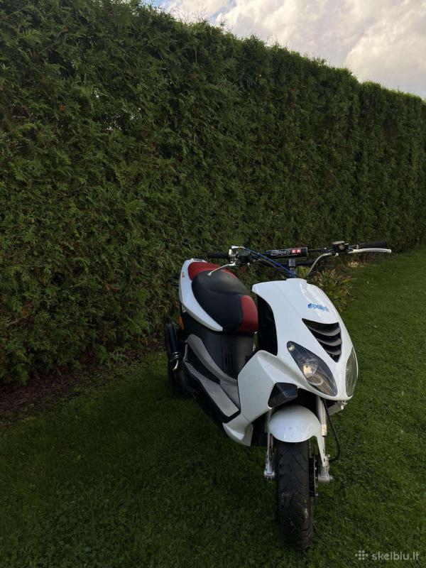White Piaggio NRG 2008 in Kaunas, with an engine capacity of 50.00 L and mileage of 27 thousand km for 1000 €, photo 1 on AUTOMOTO.COM.LV