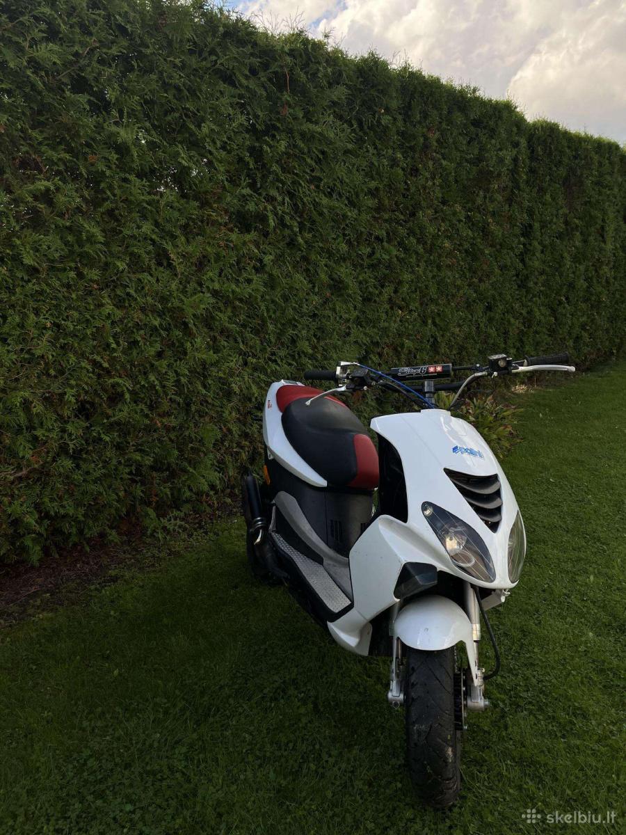 White Piaggio NRG 2008 in Kaunas, with an engine capacity of 50.00 L and mileage of 27 thousand km for 1000 €, photo 1 on AUTOMOTO.COM.LV