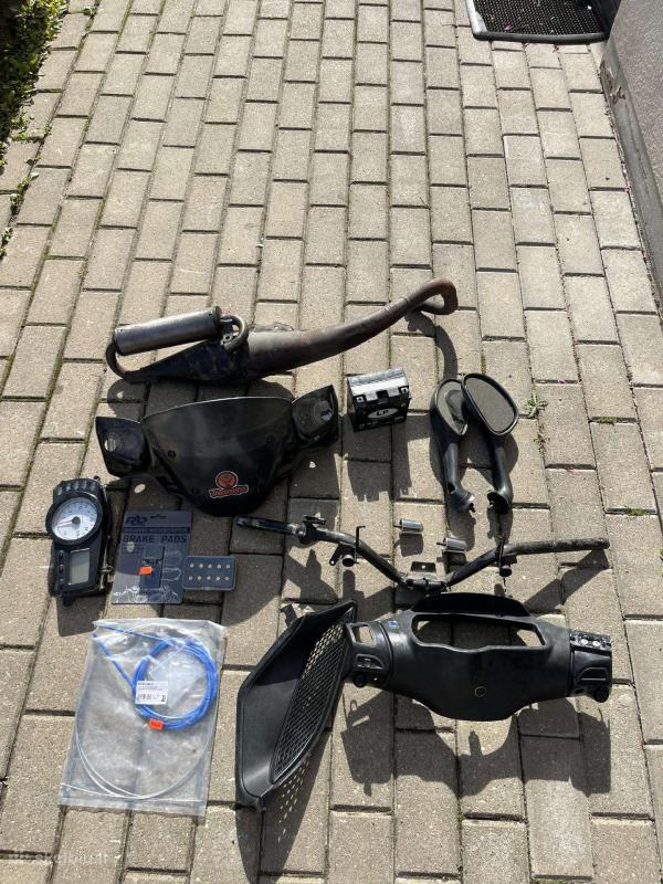 White Piaggio NRG 2008 in Kaunas, with an engine capacity of 50.00 L and mileage of 27 thousand km for 1000 €, photo 6 on AUTOMOTO.COM.LV