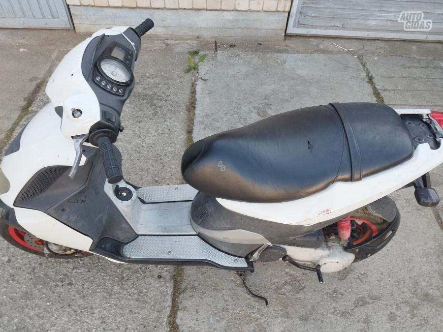 Balts Piaggio NRG 2010 Panevēža, ar dzinēja tilpumu 0.05 L un nobraukumu 30 tūkst. km par 750 €, foto 4 vietnē AUTOMOTO.COM.LV