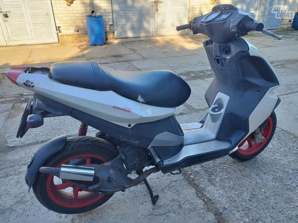White Piaggio NRG 2010 in Panevezys, with an engine capacity of 0.05 L and mileage of 30 thousand km for 750 €, photo 9 on AUTOMOTO.COM.LV