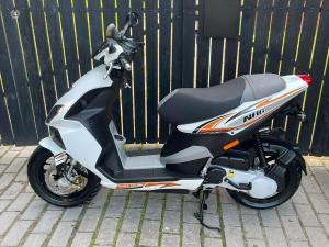 White Piaggio NRG 2011 in Prienai, with an engine capacity of 49.00 L and mileage of 6 thousand km for 1650 €, photo 4 on AUTOMOTO.COM.LV