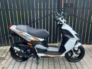 White Piaggio NRG 2011 in Prienai, with an engine capacity of 49.00 L and mileage of 6 thousand km for 1650 €, photo 6 on AUTOMOTO.COM.LV