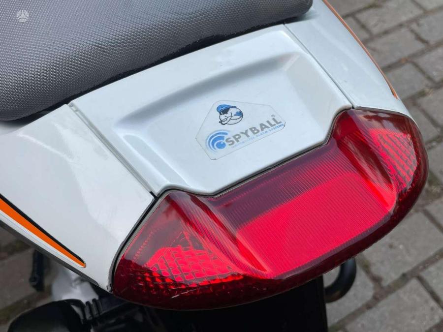 White Piaggio NRG 2011 in Prienai, with an engine capacity of 49.00 L and mileage of 6 thousand km for 1650 €, photo 14 on AUTOMOTO.COM.LV