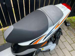 White Piaggio NRG 2011 in Prienai, with an engine capacity of 49.00 L and mileage of 6 thousand km for 1650 €, photo 15 on AUTOMOTO.COM.LV