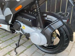 White Piaggio NRG 2011 in Prienai, with an engine capacity of 49.00 L and mileage of 6 thousand km for 1650 €, photo 16 on AUTOMOTO.COM.LV