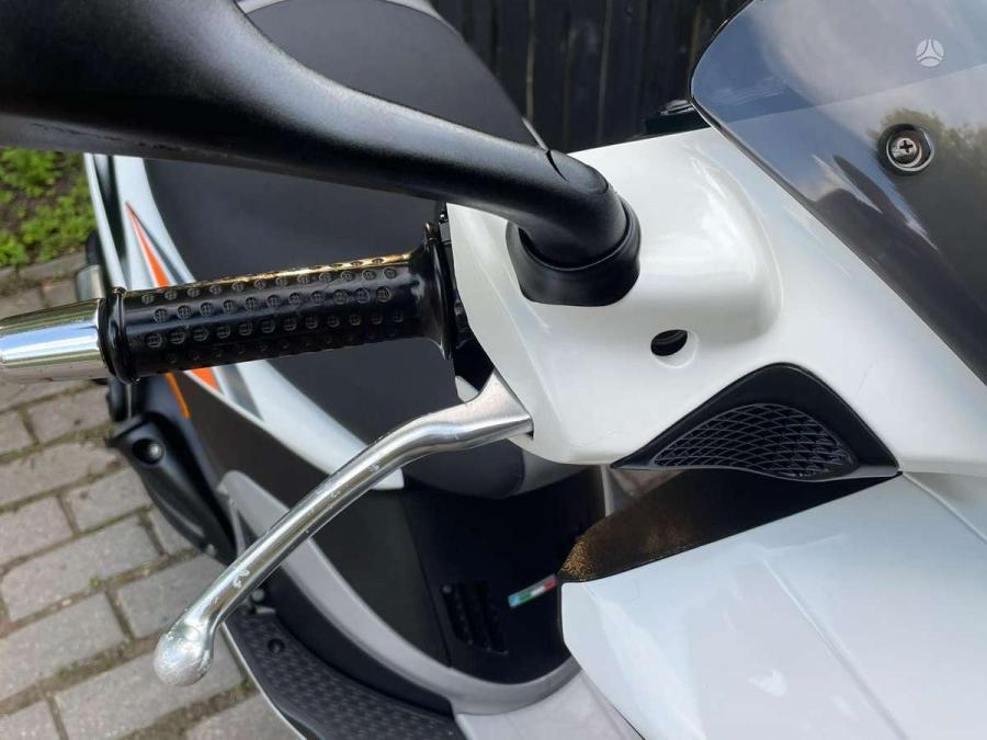 White Piaggio NRG 2011 in Prienai, with an engine capacity of 49.00 L and mileage of 6 thousand km for 1650 €, photo 18 on AUTOMOTO.COM.LV