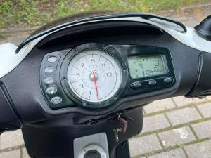 White Piaggio NRG 2011 in Prienai, with an engine capacity of 49.00 L and mileage of 6 thousand km for 1650 €, photo 24 on AUTOMOTO.COM.LV