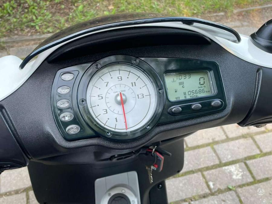 White Piaggio NRG 2011 in Prienai, with an engine capacity of 49.00 L and mileage of 6 thousand km for 1650 €, photo 24 on AUTOMOTO.COM.LV