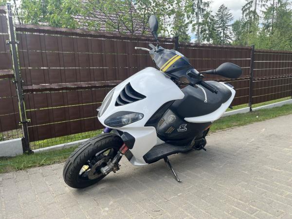 White Piaggio NRG 2012 in Vilnius, with an engine capacity of 0.05 L and mileage of 0 thousand km for 920 €, photo 2 on AUTOMOTO.COM.LV