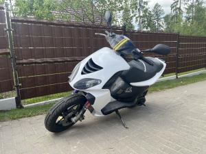 White Piaggio NRG 2012 in Vilnius, with an engine capacity of 0.05 L and mileage of 0 thousand km for 920 €, photo 3 on AUTOMOTO.COM.LV