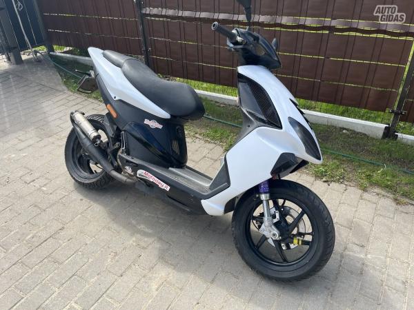 White Piaggio NRG 2012 in Vilnius, with an engine capacity of 0.05 L and mileage of 0 thousand km for 920 €, photo 5 on AUTOMOTO.COM.LV