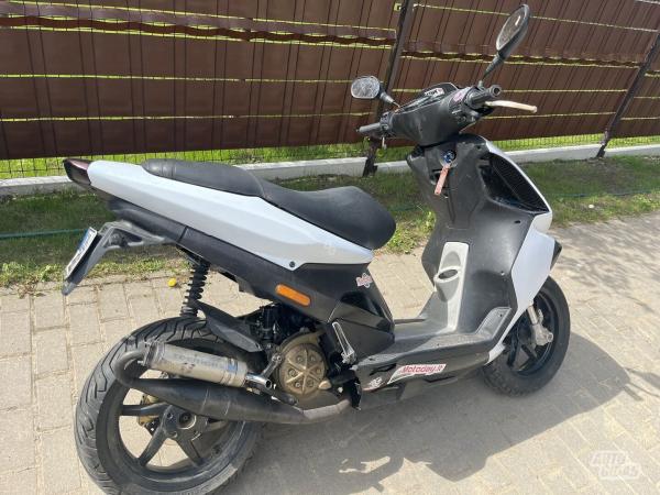 White Piaggio NRG 2012 in Vilnius, with an engine capacity of 0.05 L and mileage of 0 thousand km for 920 €, photo 6 on AUTOMOTO.COM.LV