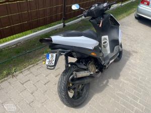 White Piaggio NRG 2012 in Vilnius, with an engine capacity of 0.05 L and mileage of 0 thousand km for 920 €, photo 8 on AUTOMOTO.COM.LV