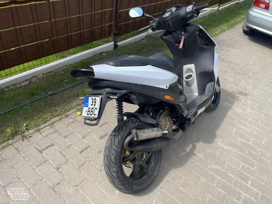 White Piaggio NRG 2012 in Vilnius, with an engine capacity of 0.05 L and mileage of 0 thousand km for 920 €, photo 8 on AUTOMOTO.COM.LV