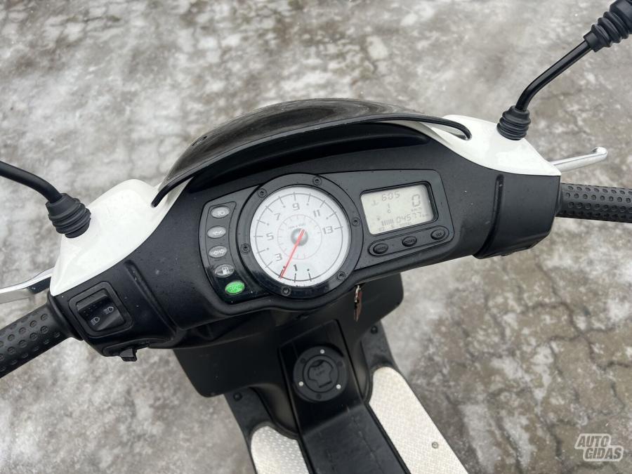 Balts Piaggio NRG 2017 Prienai, ar dzinēja tilpumu 0.05 L un nobraukumu 5 tūkst. km par 1750 €, foto 6 vietnē AUTOMOTO.COM.LV