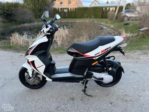 White Piaggio NRG 2017 in Prienai, with an engine capacity of 0.05 L and mileage of 19 thousand km for 1750 €, photo 6 on AUTOMOTO.COM.LV