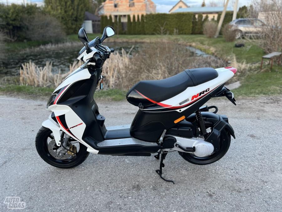 White Piaggio NRG 2017 in Prienai, with an engine capacity of 0.05 L and mileage of 19 thousand km for 1750 €, photo 6 on AUTOMOTO.COM.LV