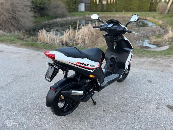 White Piaggio NRG 2017 in Prienai, with an engine capacity of 0.05 L and mileage of 19 thousand km for 1750 €, photo 6 on AUTOMOTO.COM.LV