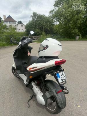 White Piaggio NRG 2018 in Panevezys, with an engine capacity of 0.05 L and mileage of 8 thousand km for 1750 €, photo 4 on AUTOMOTO.COM.LV