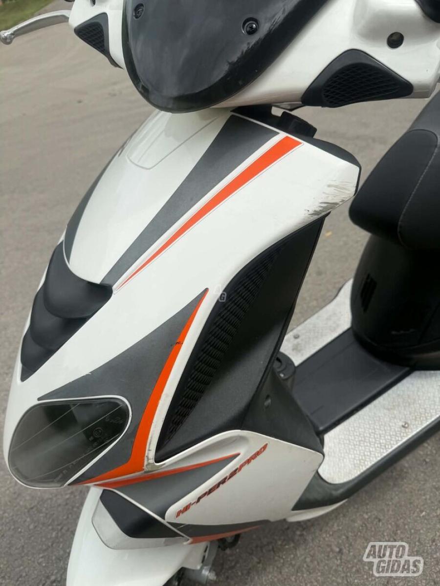 White Piaggio NRG 2018 in Panevezys, with an engine capacity of 0.05 L and mileage of 8 thousand km for 1750 €, photo 7 on AUTOMOTO.COM.LV