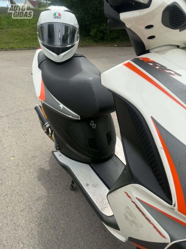 White Piaggio NRG 2018 in Panevezys, with an engine capacity of 0.05 L and mileage of 8 thousand km for 1750 €, photo 7 on AUTOMOTO.COM.LV