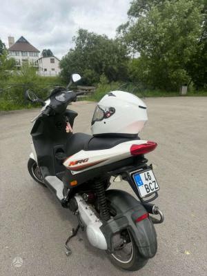 Белый Piaggio NRG 2018 в Паневежис, объемом двигателя 49.00 л и пробегом 8 тыс. км за 1690 €, фото 5 на AUTOMOTO.COM.LV