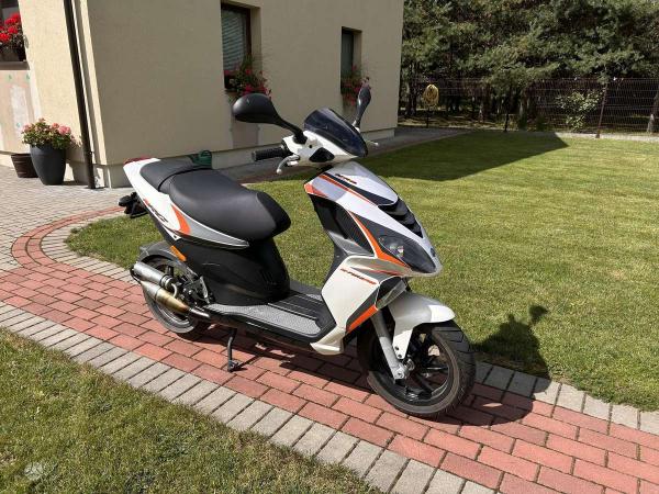 White Piaggio NRG 2018 in Nemencine, with an engine capacity of 50.00 L and mileage of 5 thousand km for 2000 €, photo 1 on AUTOMOTO.COM.LV