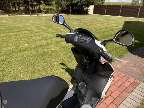 White Piaggio NRG 2018 in Nemencine, with an engine capacity of 50.00 L and mileage of 5 thousand km for 2000 €, photo 5 on AUTOMOTO.COM.LV