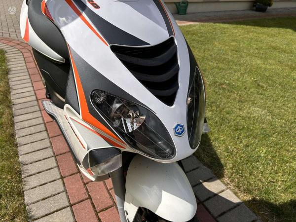 White Piaggio NRG 2018 in Nemencine, with an engine capacity of 50.00 L and mileage of 5 thousand km for 2000 €, photo 7 on AUTOMOTO.COM.LV