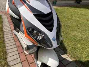Белый Piaggio NRG 2018 в Неменчине, объемом двигателя 50.00 л и пробегом 5 тыс. км за 2000 €, фото 7 на AUTOMOTO.COM.LV