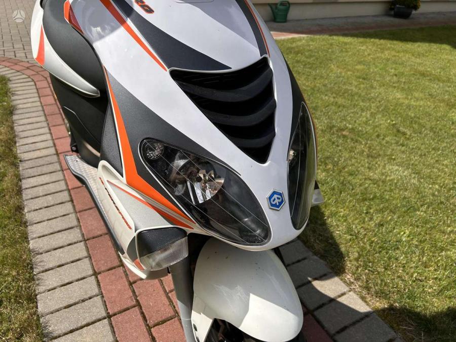 Белый Piaggio NRG 2018 в Неменчине, объемом двигателя 50.00 л и пробегом 5 тыс. км за 2000 €, фото 7 на AUTOMOTO.COM.LV