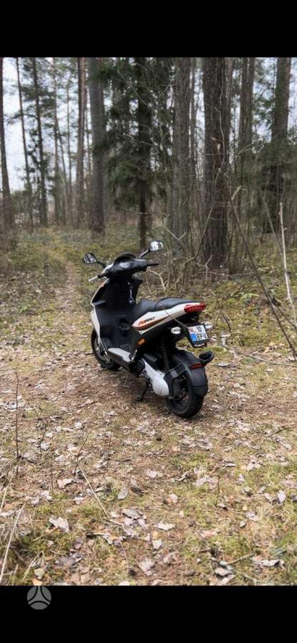 White Piaggio NRG 2018 in Nemencine, with an engine capacity of 50.00 L and mileage of 5 thousand km for 2000 €, photo 9 on AUTOMOTO.COM.LV