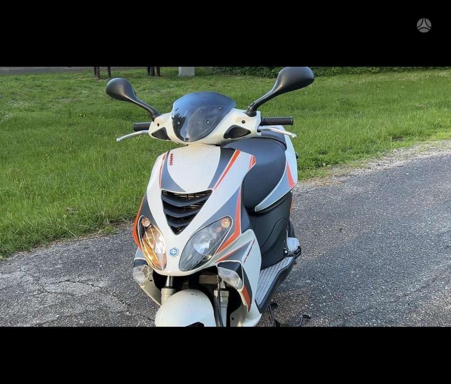 Белый Piaggio NRG 2018 в Неменчине, объемом двигателя 50.00 л и пробегом 5 тыс. км за 2000 €, фото 11 на AUTOMOTO.COM.LV