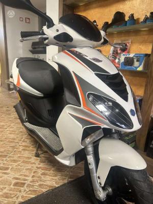 White Piaggio NRG 2019 in Vilnius, with an engine capacity of 49.00 L and mileage of 10 thousand km for 1850 €, photo 2 on AUTOMOTO.COM.LV