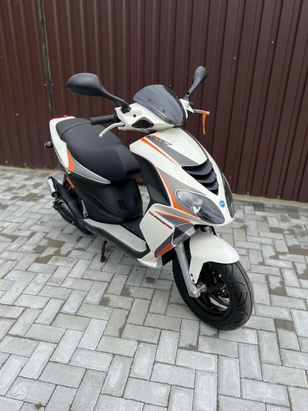 Белый Piaggio NRG 2019 в Каунас, объемом двигателя 49.00 л и пробегом 6 тыс. км за 1650 €, фото 1 на AUTOMOTO.COM.LV