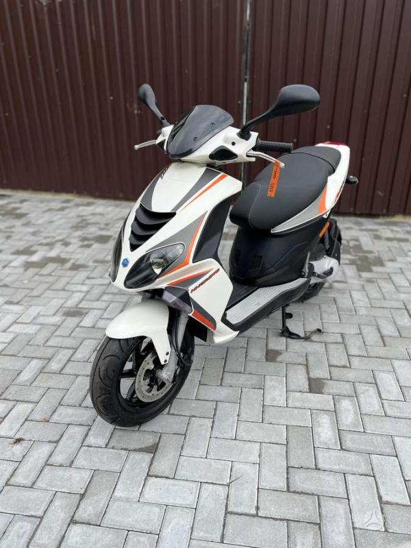 Белый Piaggio NRG 2019 в Каунас, объемом двигателя 49.00 л и пробегом 6 тыс. км за 1650 €, фото 2 на AUTOMOTO.COM.LV