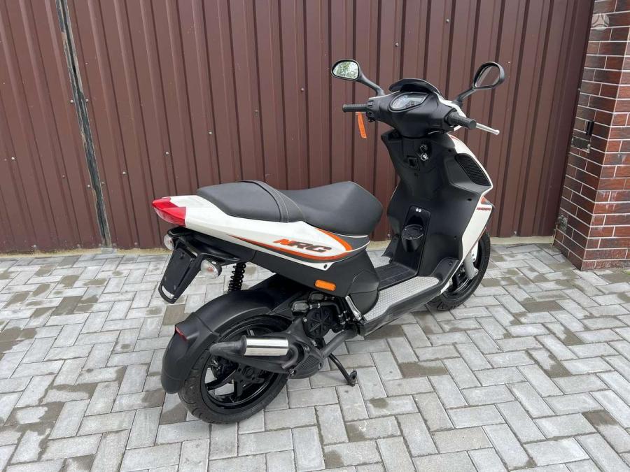 White Piaggio NRG 2019 in Kaunas, with an engine capacity of 49.00 L and mileage of 6 thousand km for 1650 €, photo 7 on AUTOMOTO.COM.LV