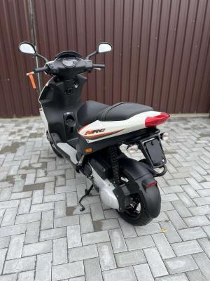 White Piaggio NRG 2019 in Kaunas, with an engine capacity of 49.00 L and mileage of 6 thousand km for 1650 €, photo 8 on AUTOMOTO.COM.LV