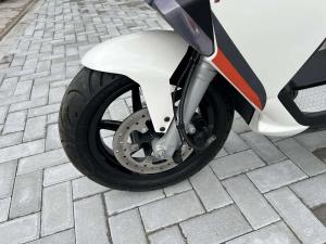 White Piaggio NRG 2019 in Kaunas, with an engine capacity of 49.00 L and mileage of 6 thousand km for 1650 €, photo 10 on AUTOMOTO.COM.LV