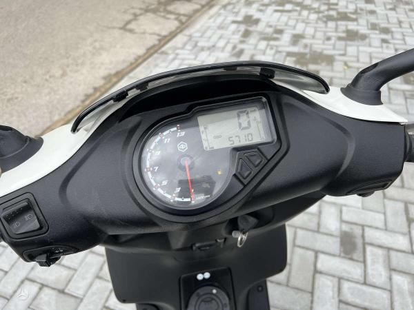 Белый Piaggio NRG 2019 в Каунас, объемом двигателя 49.00 л и пробегом 6 тыс. км за 1650 €, фото 10 на AUTOMOTO.COM.LV
