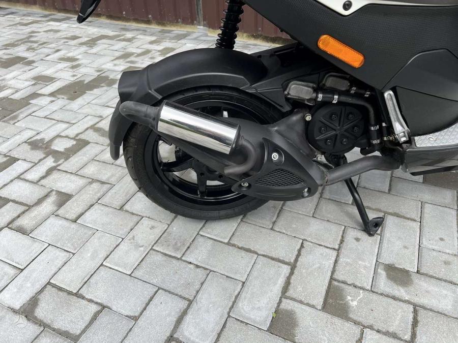 White Piaggio NRG 2019 in Kaunas, with an engine capacity of 49.00 L and mileage of 6 thousand km for 1650 €, photo 12 on AUTOMOTO.COM.LV