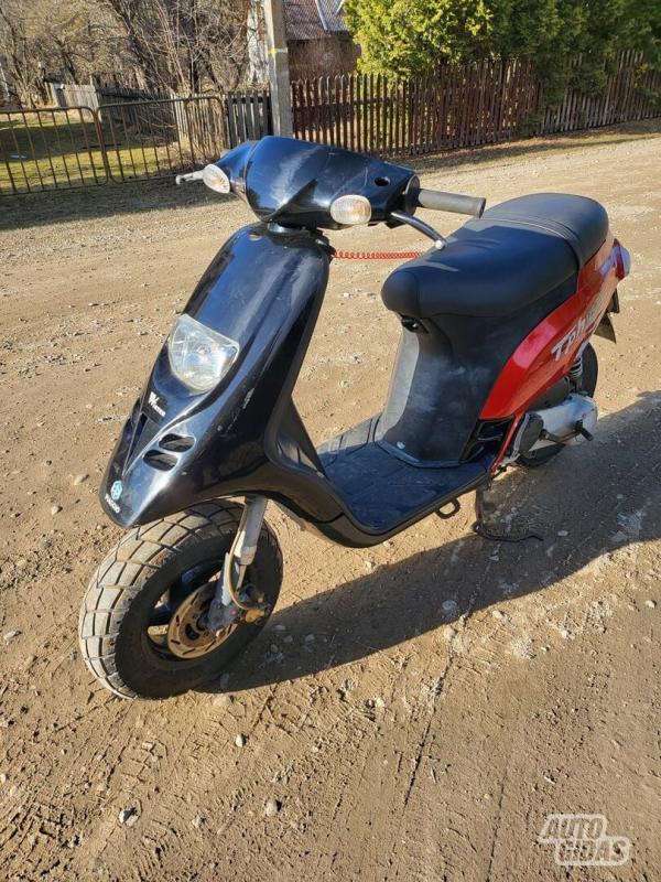 Melns Piaggio Typhoon 2001 Kauņa, ar dzinēja tilpumu 0.05 L un nobraukumu 0 tūkst. km par 650 €, foto 3 vietnē AUTOMOTO.COM.LV