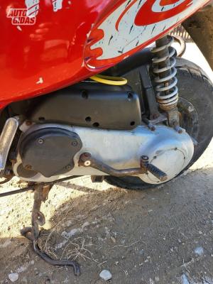 Melns Piaggio Typhoon 2001 Kauņa, ar dzinēja tilpumu 0.05 L un nobraukumu 0 tūkst. km par 650 €, foto 9 vietnē AUTOMOTO.COM.LV