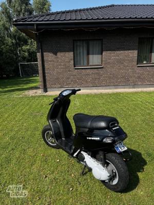 Black Piaggio Typhoon 2004 in Kaunas, with an engine capacity of 0.05 L and mileage of 19 thousand km for 1400 €, photo 4 on AUTOMOTO.COM.LV