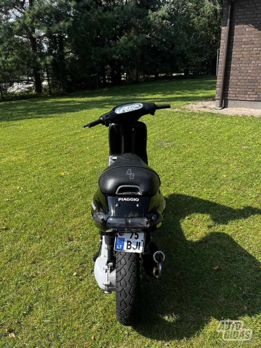 Black Piaggio Typhoon 2004 in Kaunas, with an engine capacity of 0.05 L and mileage of 19 thousand km for 1400 €, photo 5 on AUTOMOTO.COM.LV