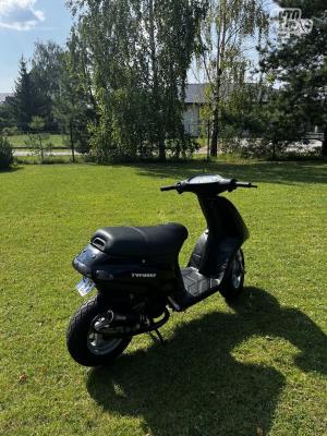 Black Piaggio Typhoon 2004 in Kaunas, with an engine capacity of 0.05 L and mileage of 19 thousand km for 1400 €, photo 6 on AUTOMOTO.COM.LV
